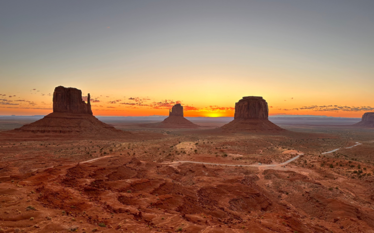 Road Trip to Monument Valley: Where to Stay, the Best Tour + Sunrise ...
