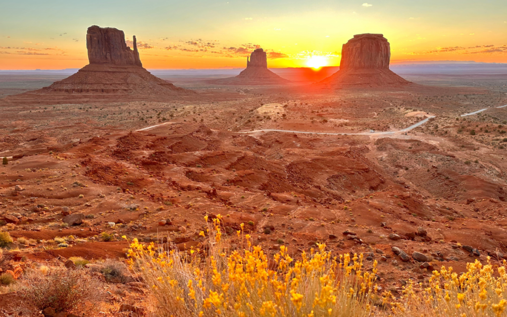 Road Trip to Monument Valley: Where to Stay, the Best Tour + Sunrise ...
